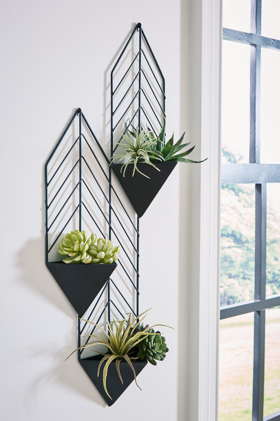 Dashney Wall Planter On Stand — Lara Furniture